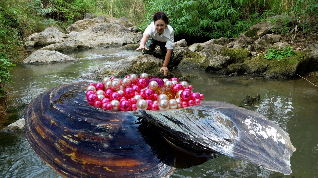 🎁🎁Pry open the giant clam, which is embedded with pearls of several ...