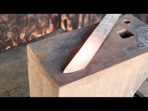 Hand-forged katana: Step 3, forging the bevels - YouTube