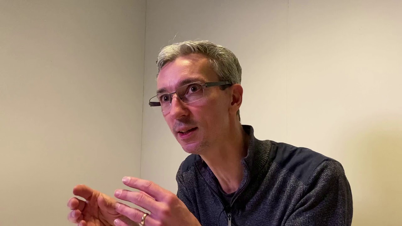 Uit de bouwkeet bij Zonnepark de Grift: David Bouman (Encon) - YouTube