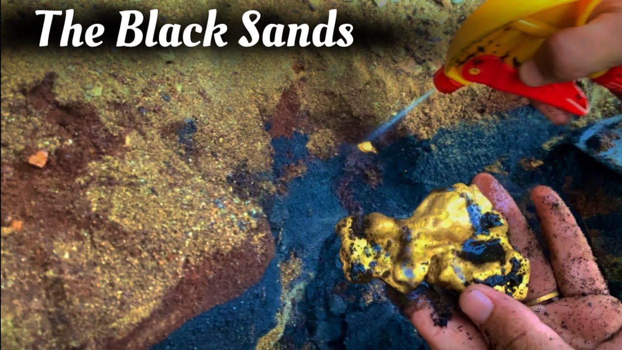 FINDING BLACK SAND IN Beachside Beach cave Gold mining underneath ...