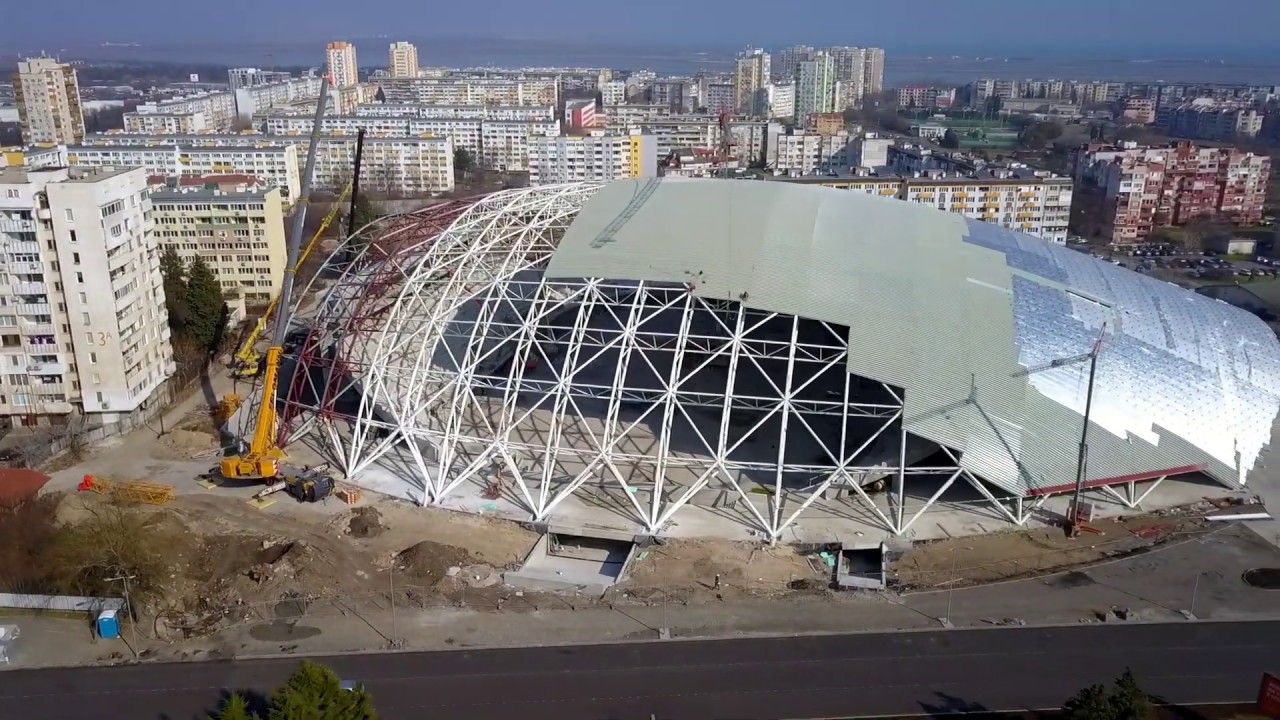 До какъв етап е новостроящата се спортна зала "Арена Бургас" - YouTube
