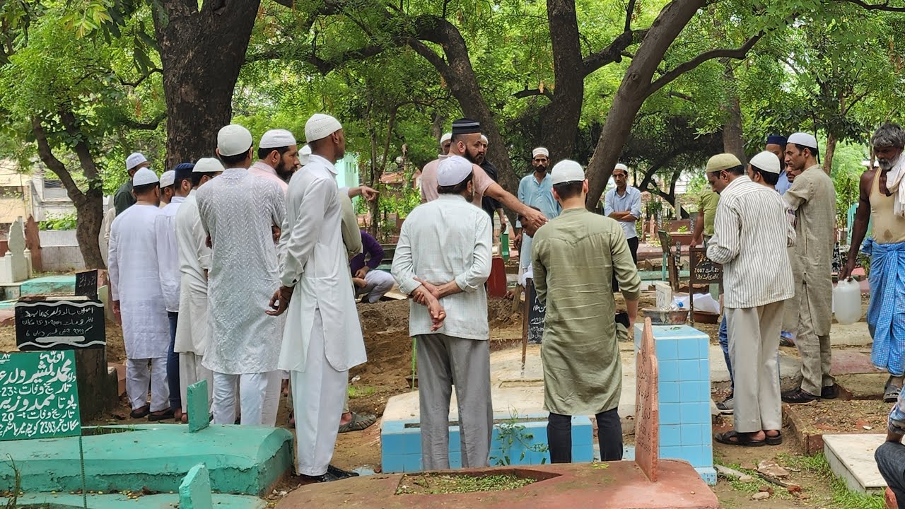 GB Pant से LNJP वहाँ से RML फ़िर Lady Harding अस्पताल कही न मिला इलाज ...
