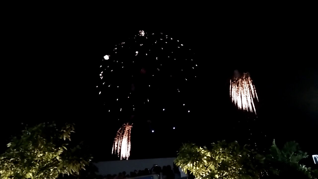 Sinulog fireworks at sm seaside.... - YouTube