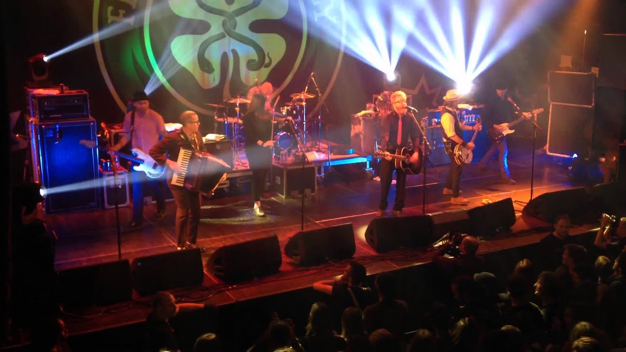 Flogging Molly - Screaming At The Wailing Wall (Live) - YouTube