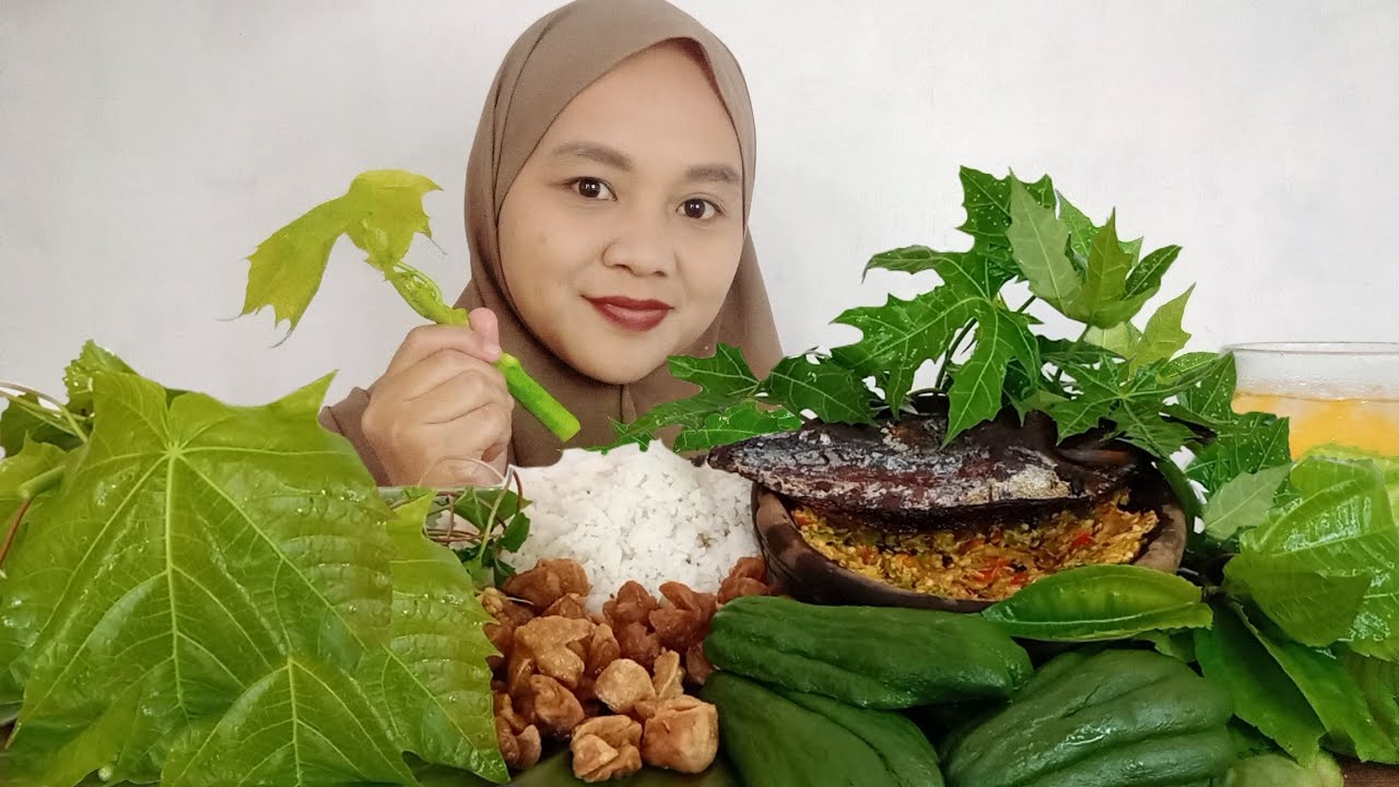 Mukbang Lalapan Mentah Ikan Tongkol Sambal Kencur Pesta Lalapan Youtube