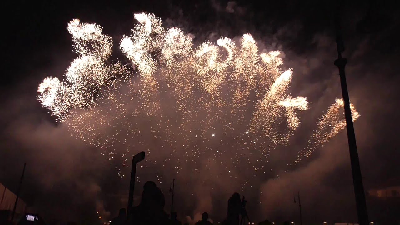 CAPODANNO 2020 fuochi d'artificio a CERVIA - YouTube
