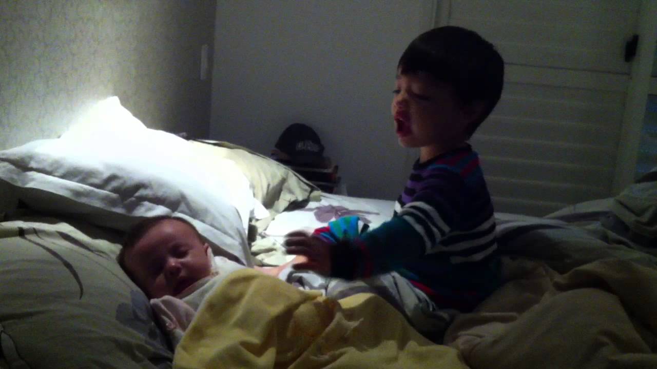 Cuidando Da Irmãzinha Youtube