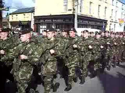 irish army on parade in dundalk ireland (27/3/2008) - YouTube