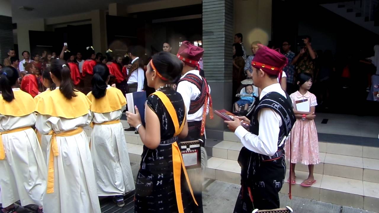 Tarian Pembukaan Misa Inkulturasi NTT (Part 3) - YouTube