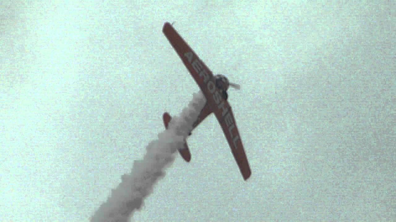 Stunt Plane Loop the Loop - YouTube
