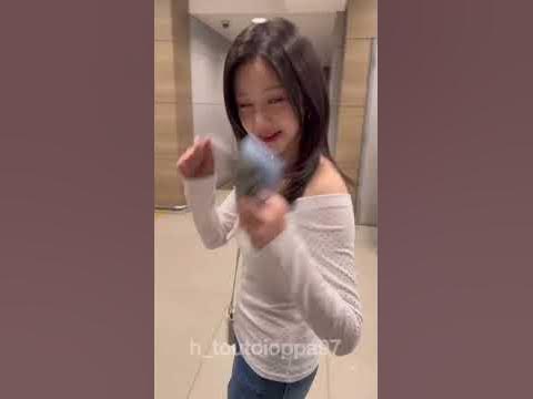 [BABYMONSTER] Pharita fancam while interact & cheering a fan at the airport - YouTube