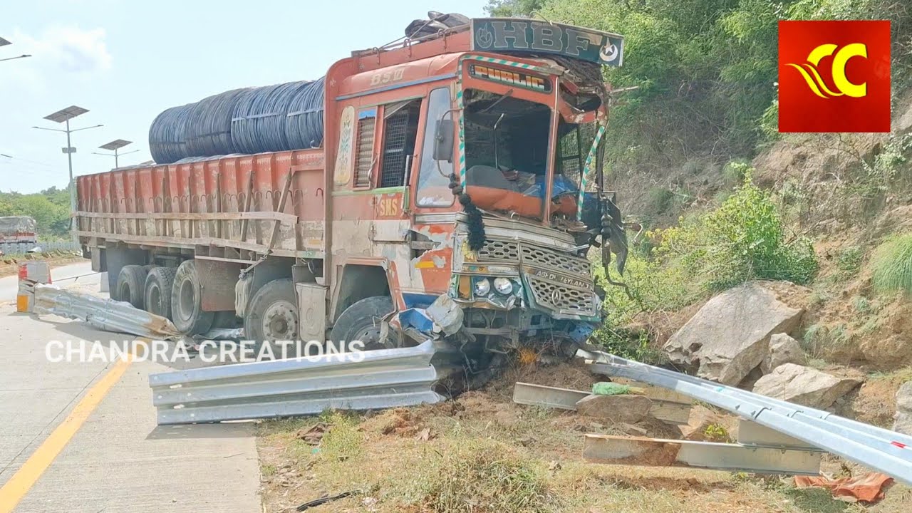 మొగిలి ఘాట్లో లారీ అదుపుతప్పి రెయిలింగ్కు డీ లేకుంటే ఇంకోలా ఉండేదిLorry ...