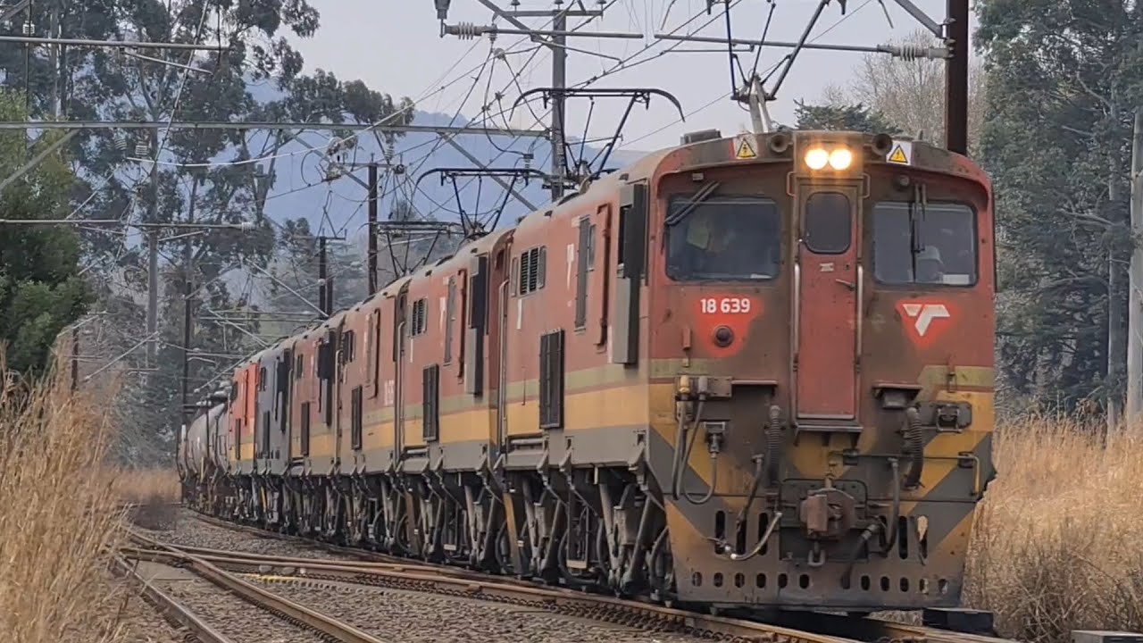 Transnet/Spoornet class 18E locomotives heading towards JHB at Balgowan ...