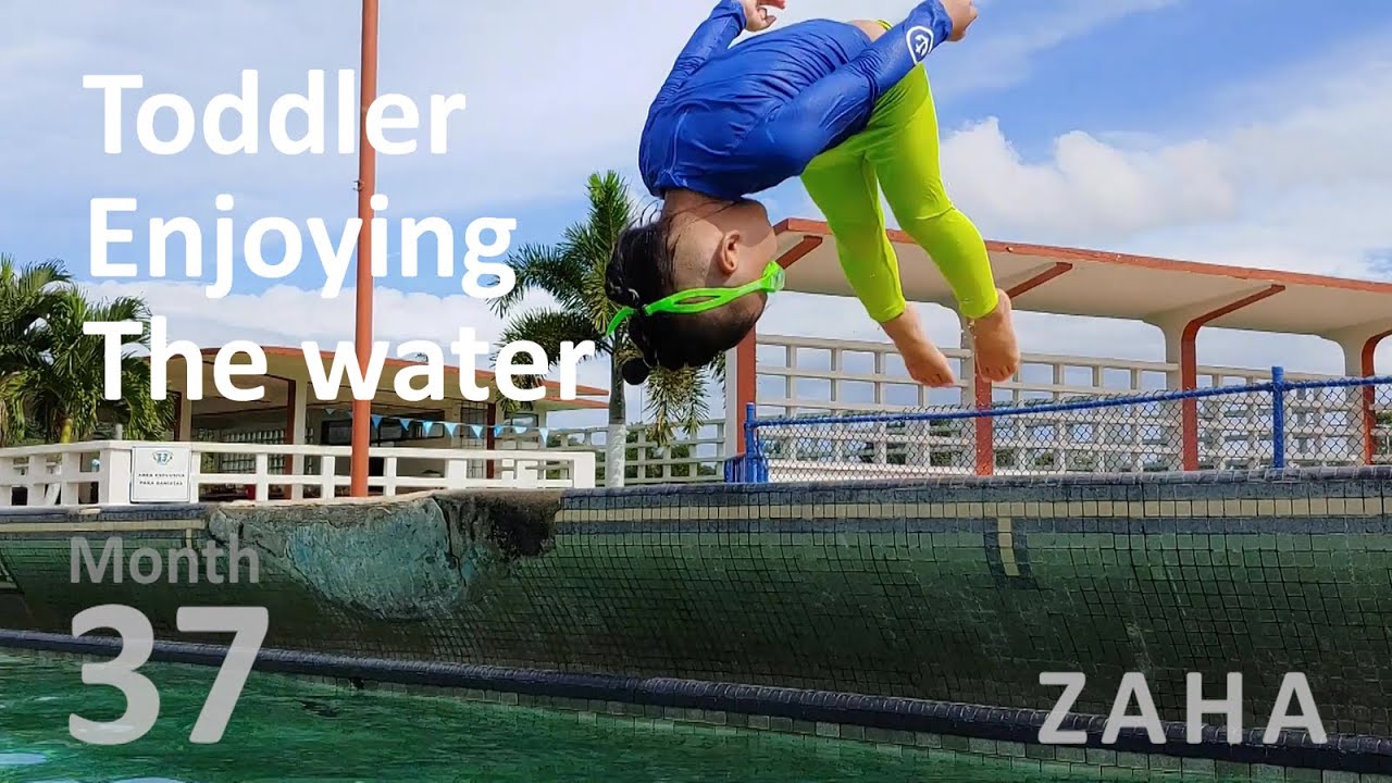 Toddler forward roll diving & swimming underwater with mom 🧜‍♂️ (3 ...