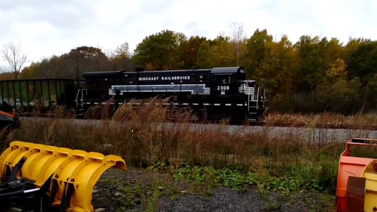 2308 hauling Petroleum Coke through Thomaston - YouTube