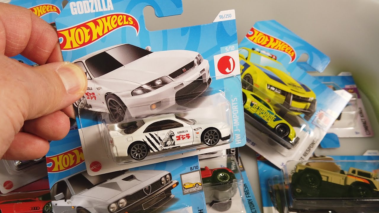 Box full of new hot wheels cars - YouTube