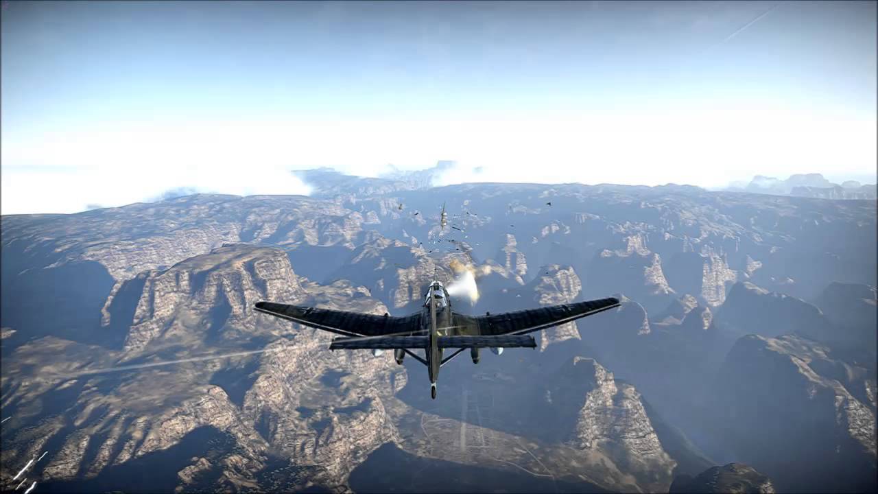 [War Thunder] Ju-87 G1's 37mm cannon rips off a bombers wing in 1 burst ...