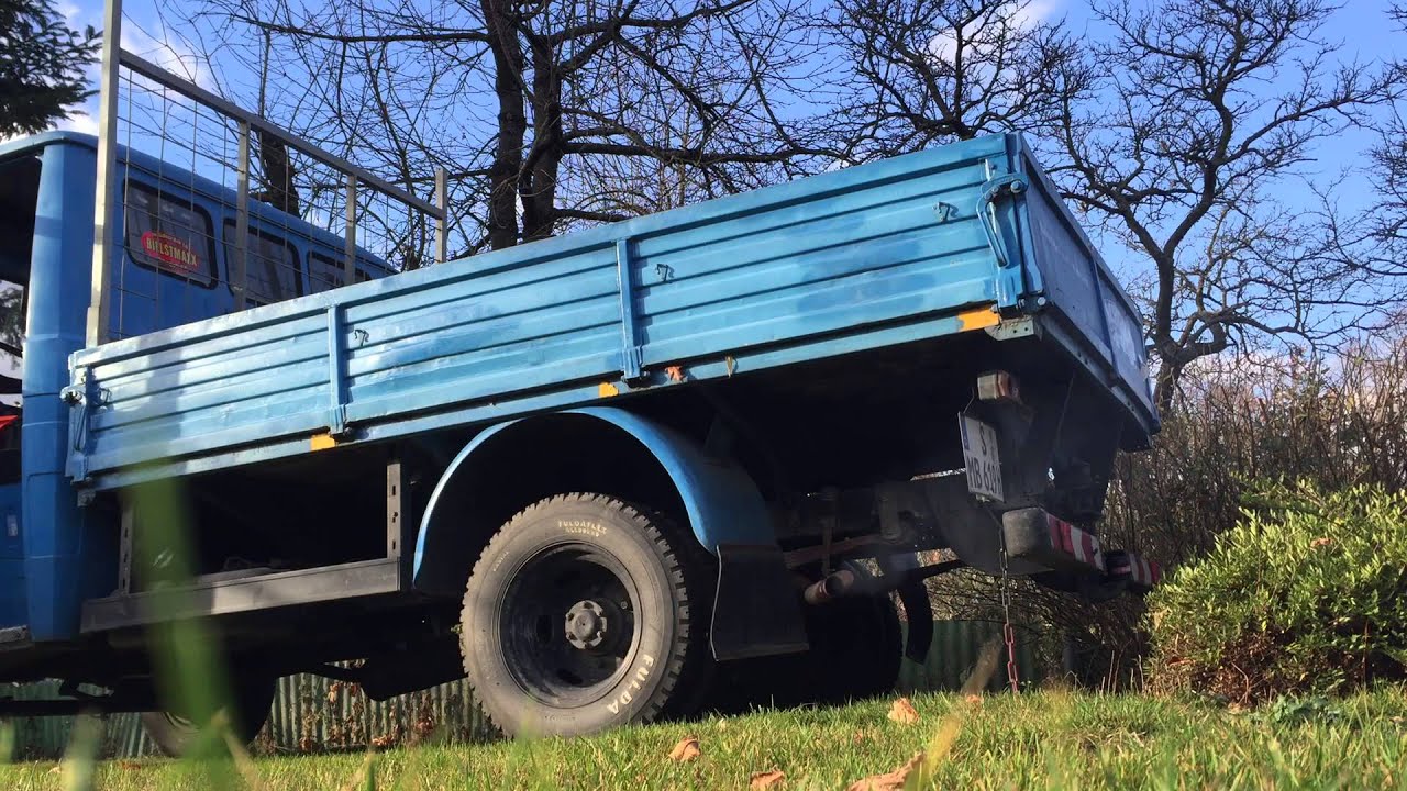 1982 Mercedes Benz 407D automatic smoky cold start - YouTube