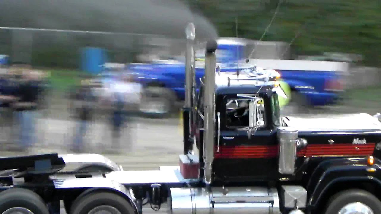 Mack Truck Pull - YouTube