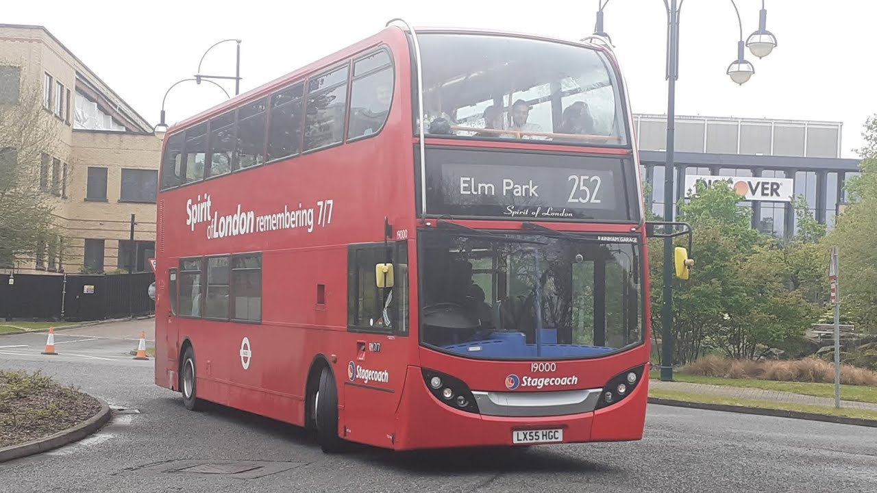 (Farnborough Open Day) - SLN - Spirit - 19001 - LX55HGC - Arriving at ...