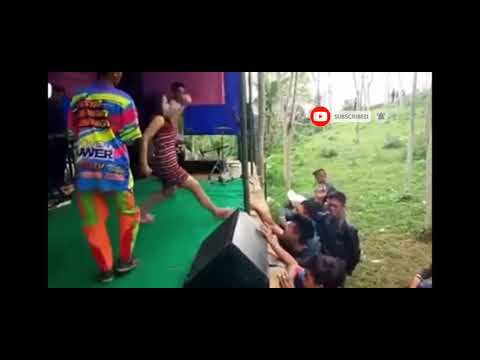 KEJADIAN MEMALUKAN |saat di pangung