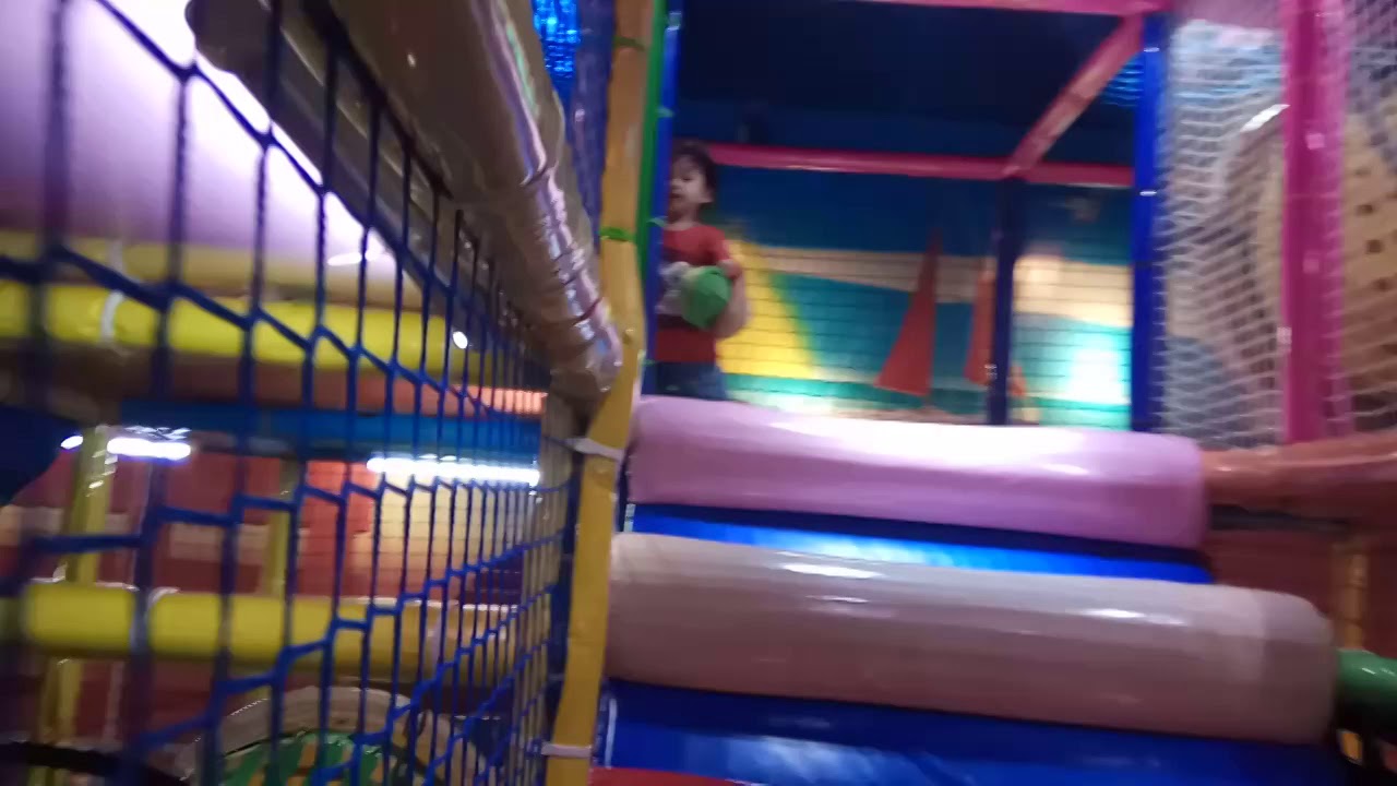 Baby novran bermain di funworld botani Square - YouTube