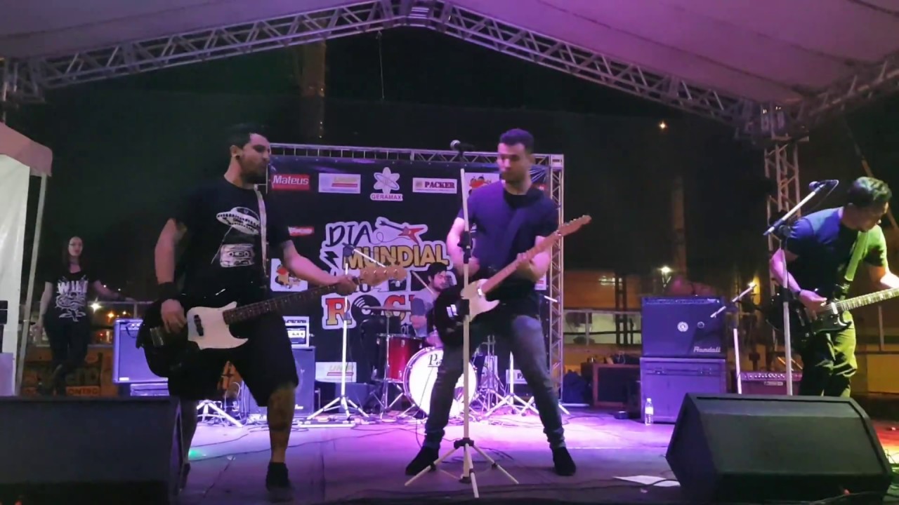 Banda Mad - Como uma Bomba (ao vivo) - YouTube