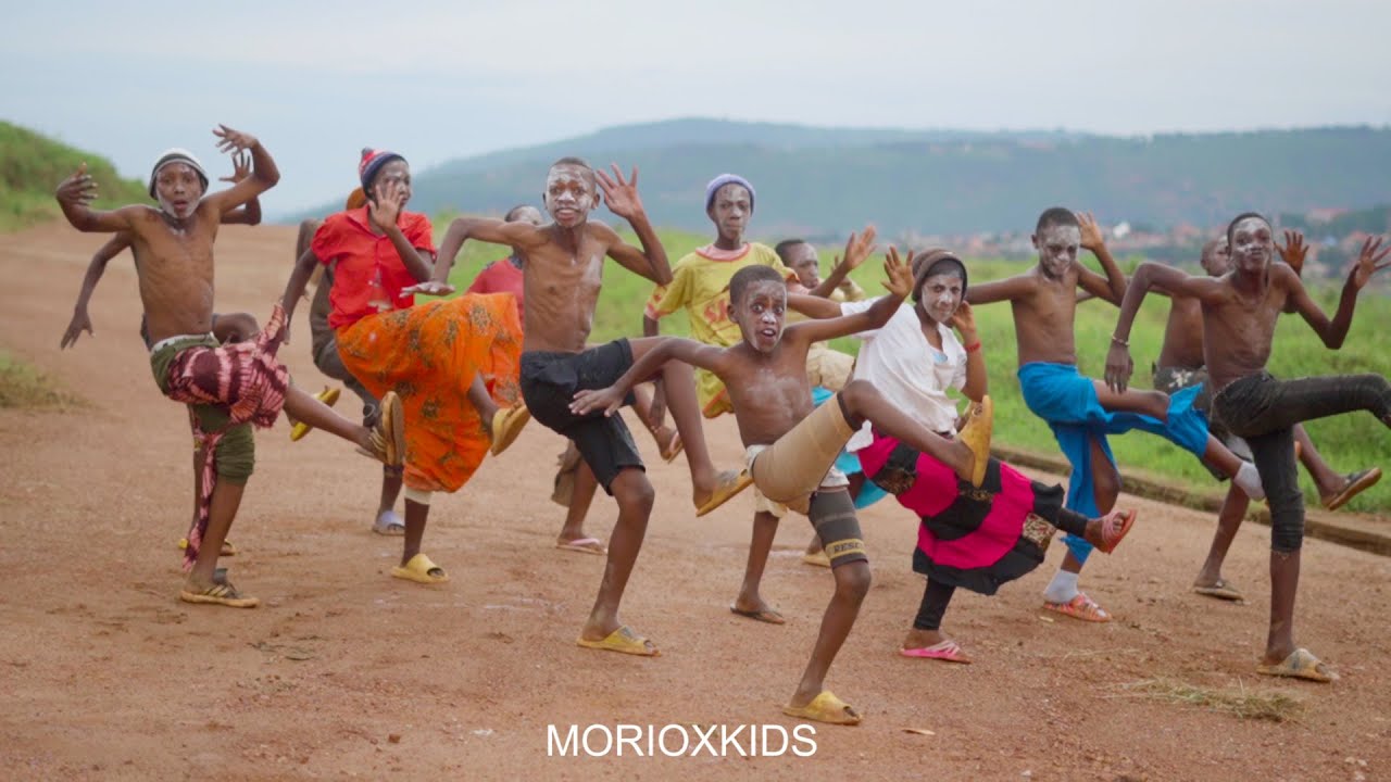 Brazilian Kids Dancing - Moriox kids Africana - YouTube