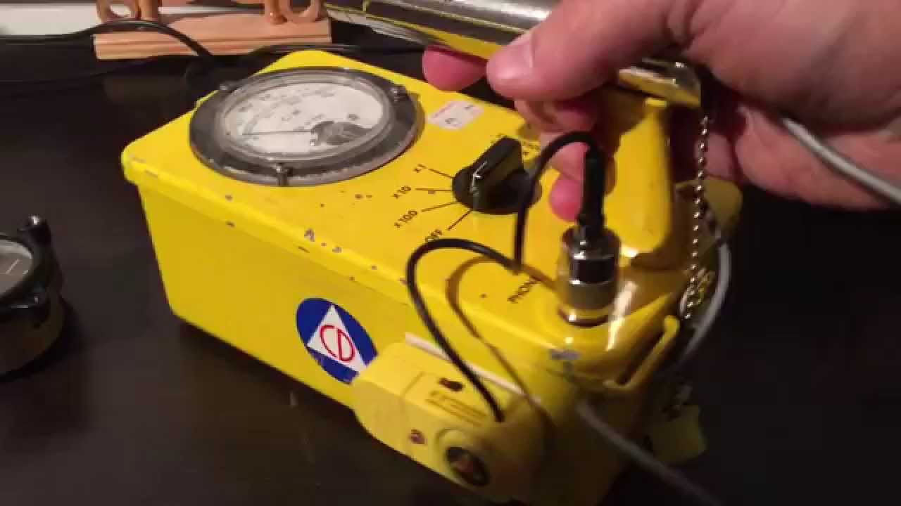 CDV-700 Geiger Counter detecting radioactive WWII aircraft gauge - YouTube