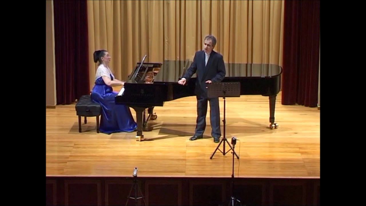 Christos Stasinopoulos - "Dicitencello vuie" by Rodolfo Falvo - YouTube ...