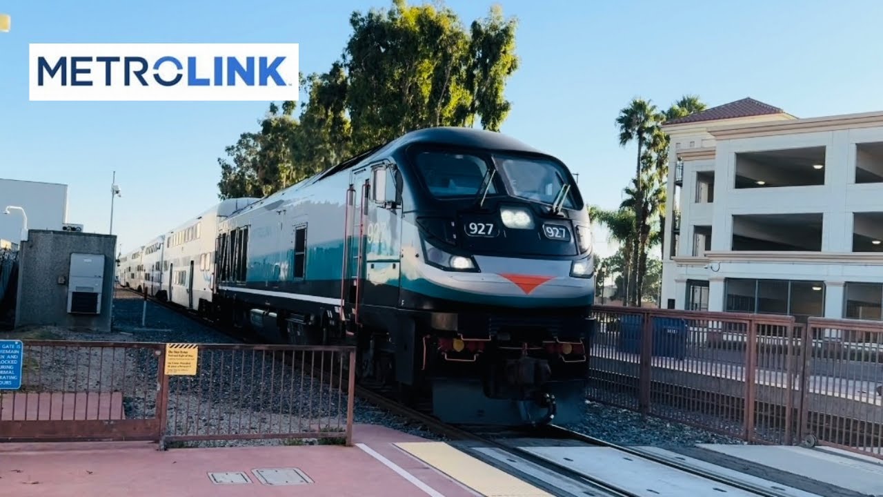 New F125 Locomotives on Metrolink Trains in Santa Ana - YouTube