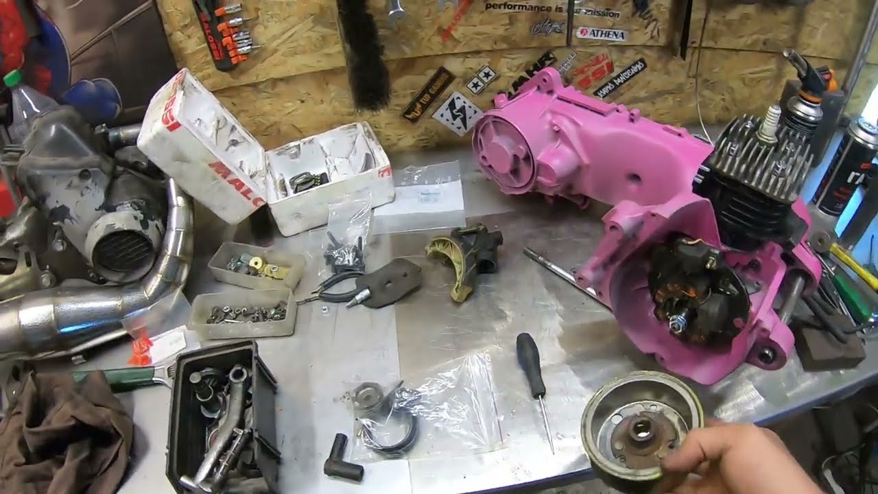 Продолжение работы по Yamaha Bws #2t рама вилка мотор бак - YouTube