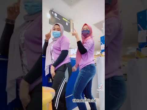 tiktok ngangkang pamer anunya nyempluk