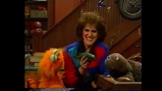 Sesame Street - Wolfgang Gets a Splinter | Doovi