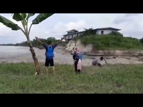 Endonezya'daki tsunamide sosyal medya için video çeken insanların inanılmaz görüntüleri!