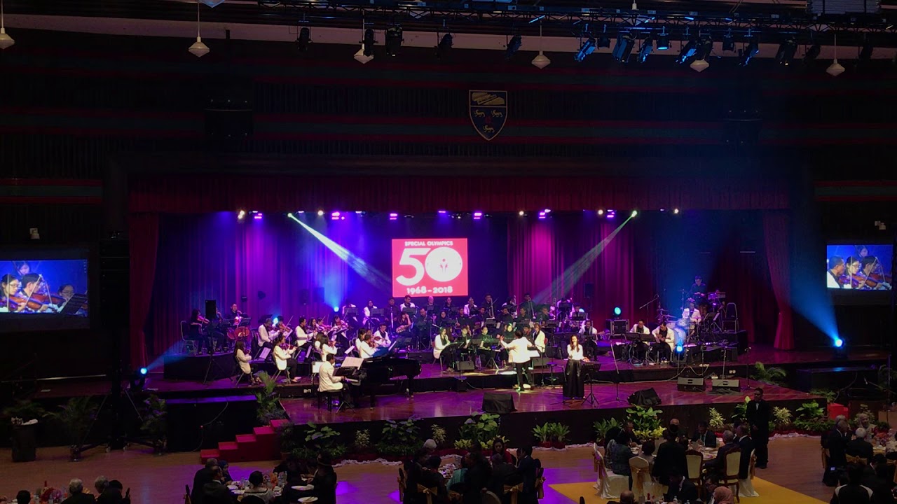 UM Symphony Orchestra (UMSO) 2018 - One Moment In Time - YouTube