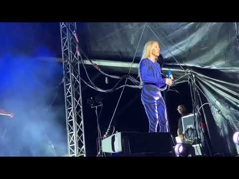 Ellie Goulding - Still Falling For You (Kokkolan Viinijuhlat 30.07.2022)