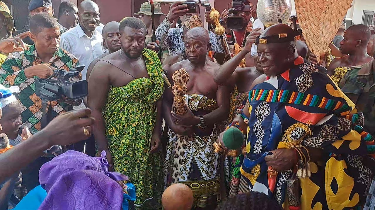 Woww. Asantehene Otumfour Osei Tutu beautifully dancing Kete, Adoa ...