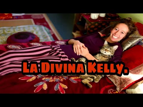 Kelly Divine. Domingo Caliente.