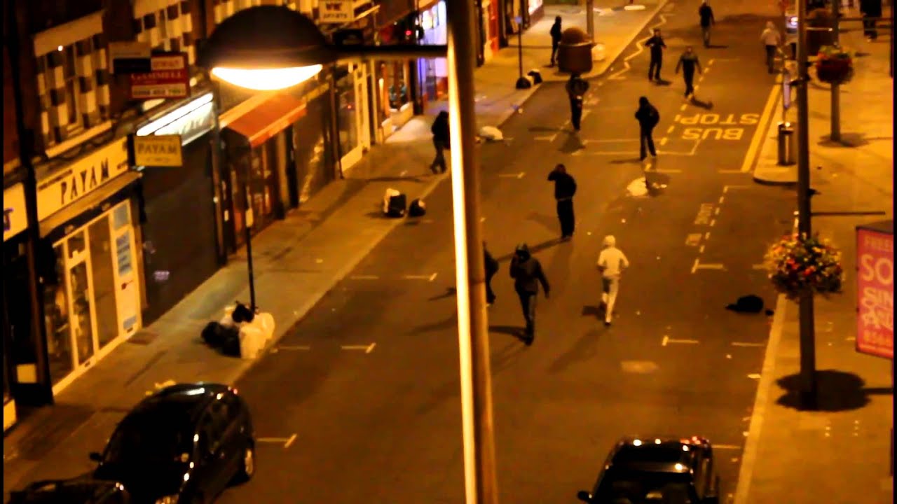 English Football Hooligans Riot - YouTube