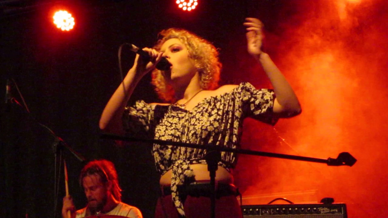 Sahara Beck, Nightquarter, Gold Coast, NYE, 2016, LIVE - YouTube