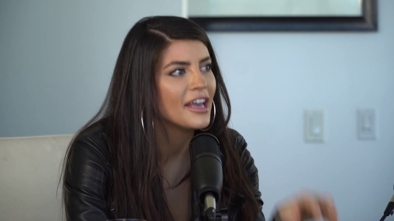 SARAH "DORITO TEETH" COOPER ON TWO AND A HALF GIRLS - YouTube