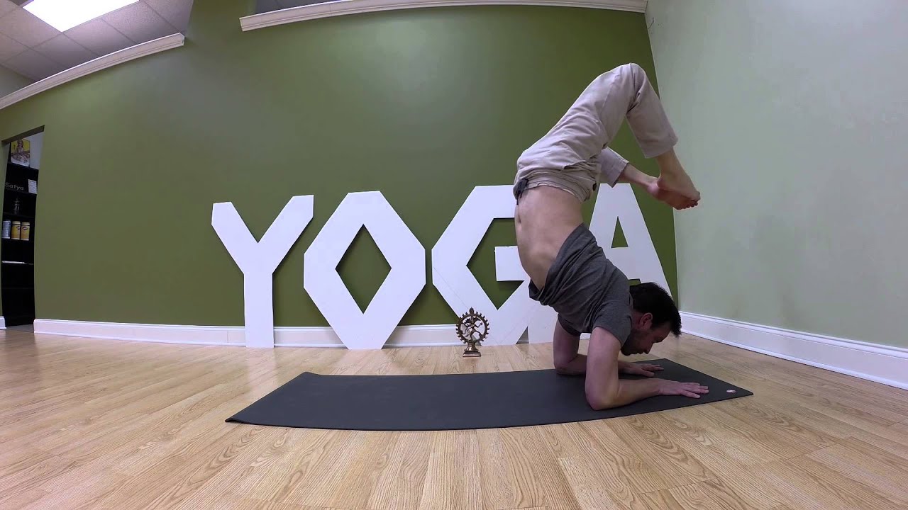 Forearm stand. Pinchamayurasana demonstration with Brian Thacker - YouTube