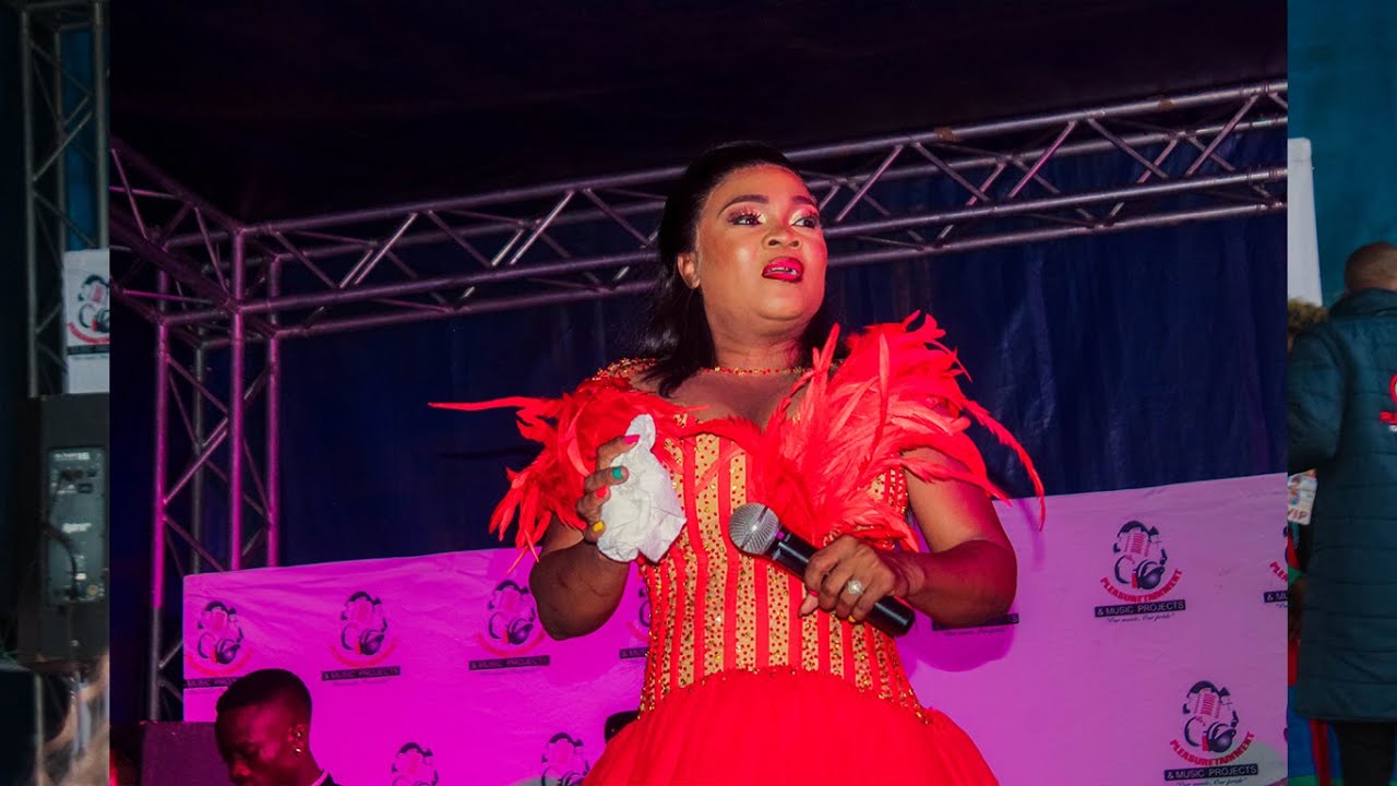 Pleasure Tsa Manyalo - Live at Manyalo Mathomong Thomong | Pleasure ...