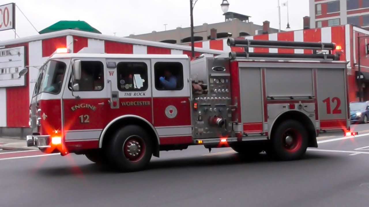Worcester, MA Fire Department Engine 12 & UMass EMS Responding - YouTube