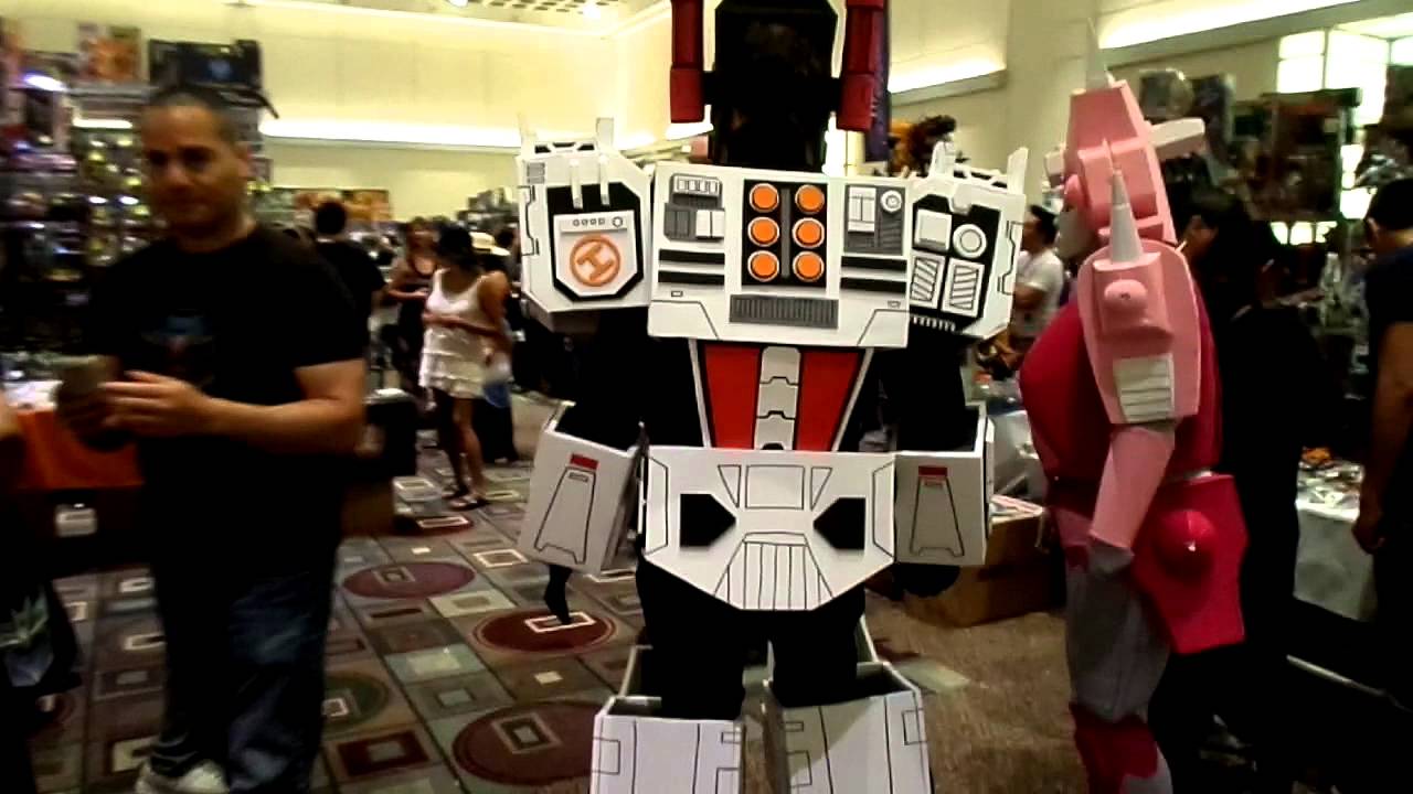 Botcon 2014 costumes- Metroplex and Elita-1 - YouTube