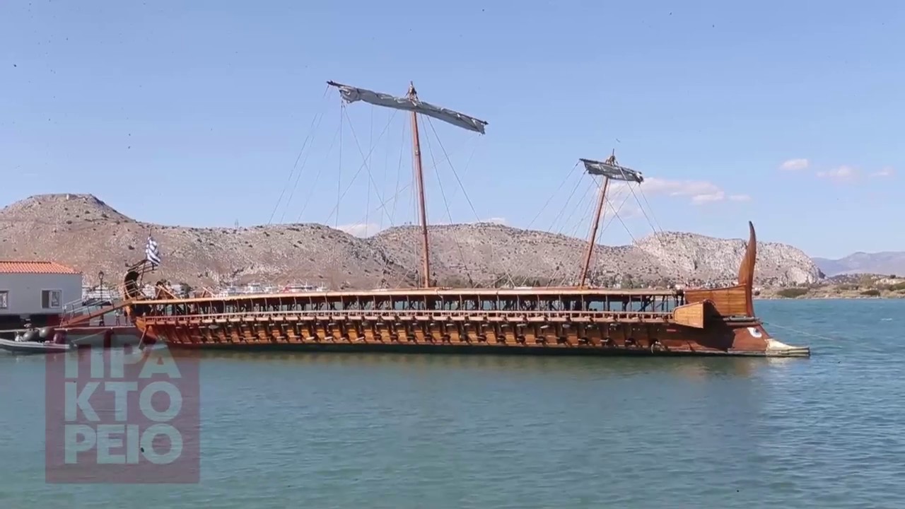 H τριήρης "Ολυμπιας" οδηγήθηκε στη Σαλαμίνα για τις εκδηλώσεις ...