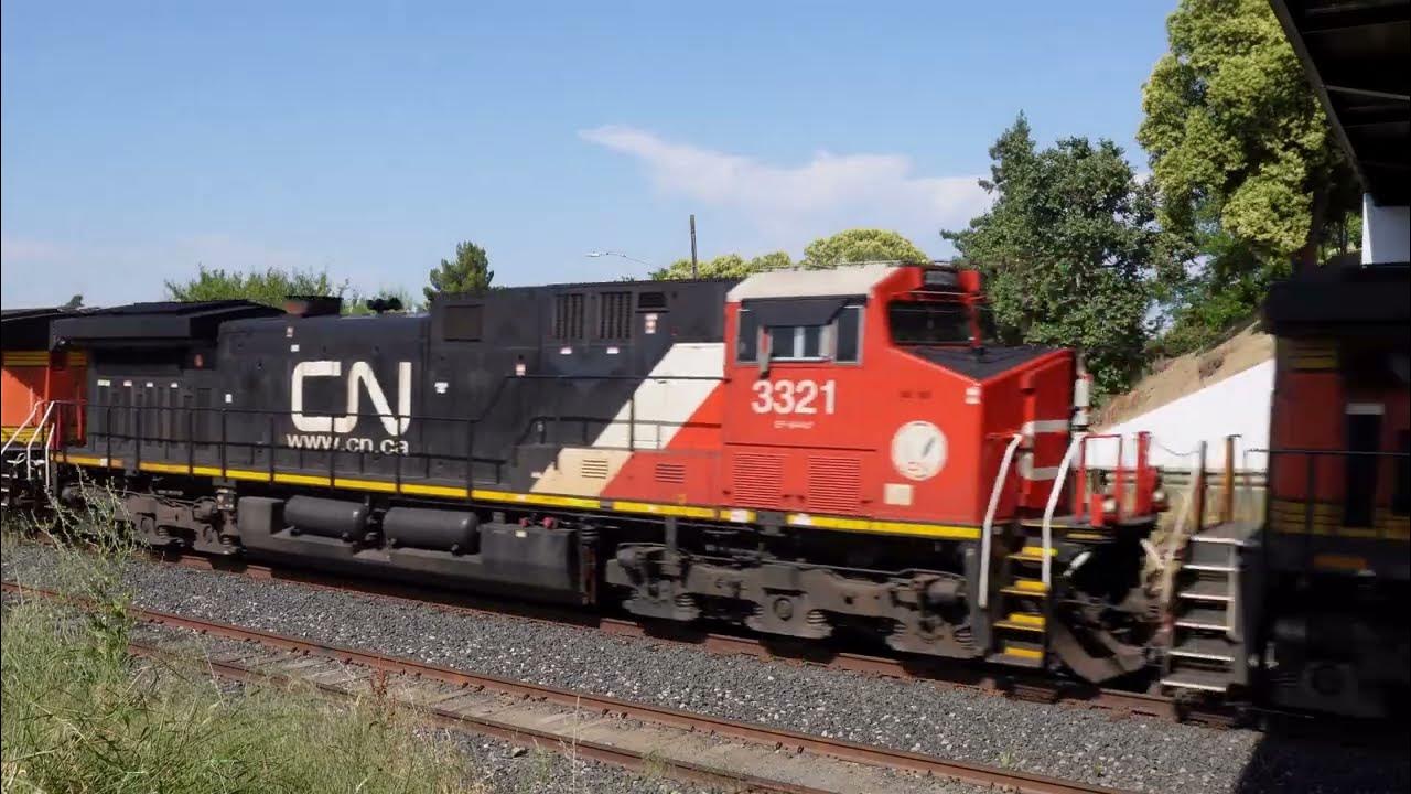 BNSF 7602 leads a manifest with CN 3321 and FXE 4037 in Marysville, CA - YouTube