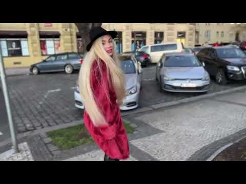 Very very long hair & huge fur & boots - Prague 