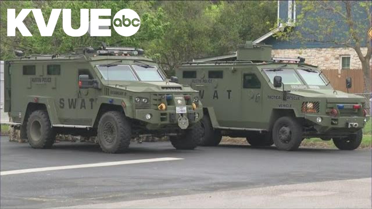 1 person in custody following SWAT call in southwest Austin - YouTube